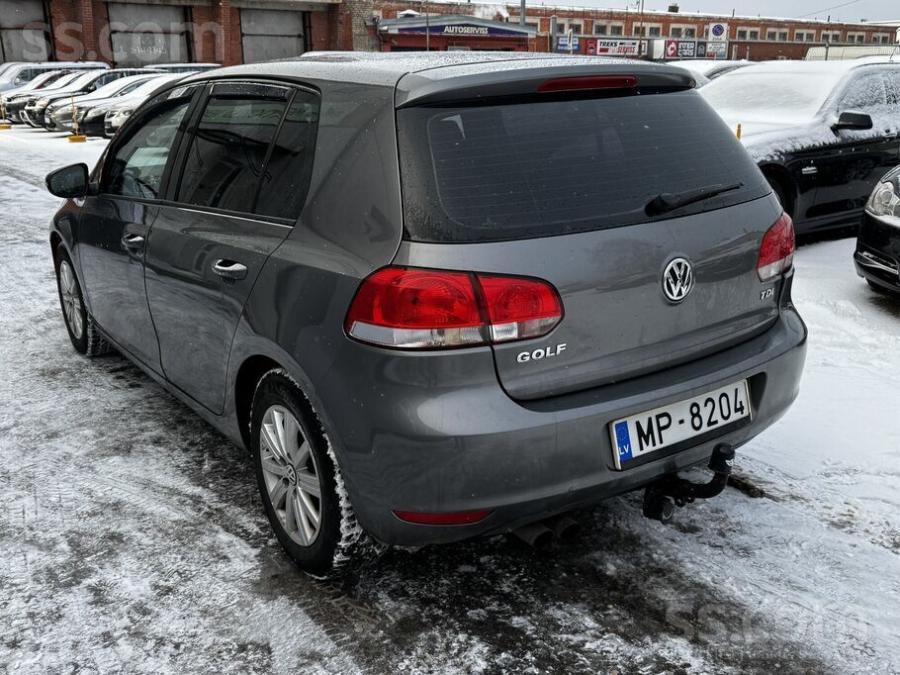 Grey Volkswagen Golf 2009 in Daugavpils, with an engine capacity of 2.00 L and mileage of 0 thousand km for 3200 €, photo 4 on AUTOMOTO.COM.LV