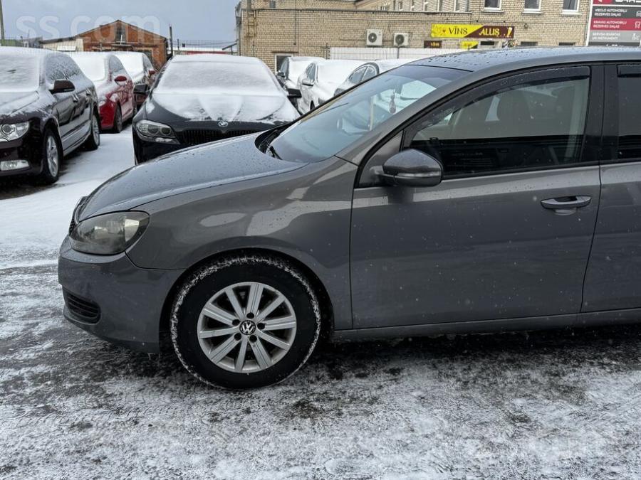 Grey Volkswagen Golf 2009 in Daugavpils, with an engine capacity of 2.00 L and mileage of 0 thousand km for 3200 €, photo 7 on AUTOMOTO.COM.LV