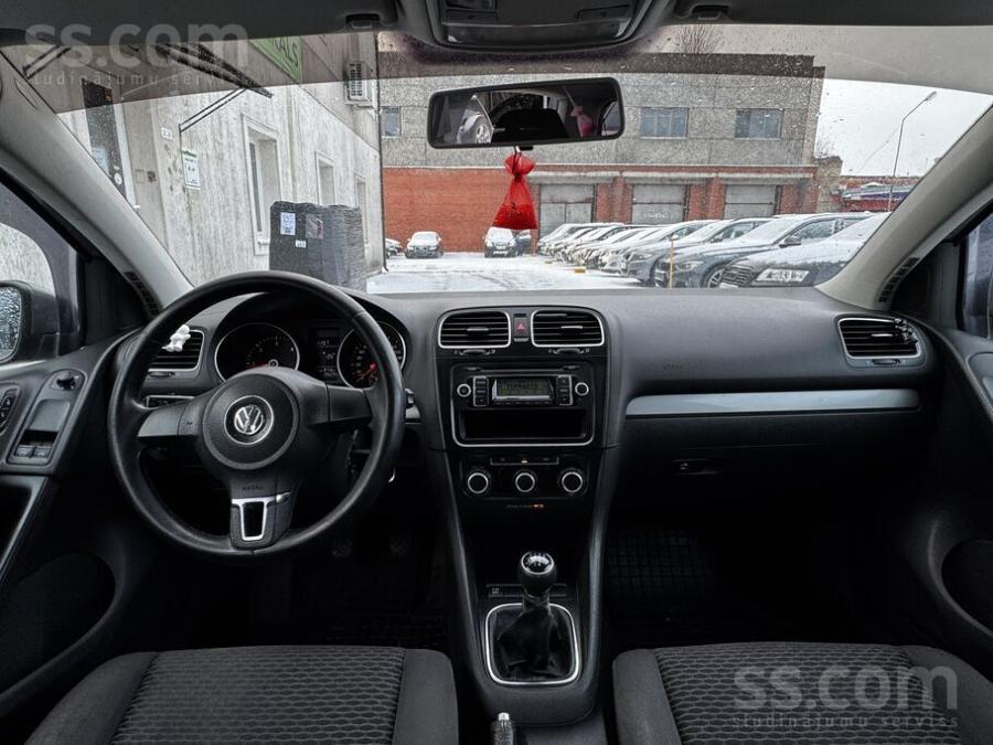 Grey Volkswagen Golf 2009 in Daugavpils, with an engine capacity of 2.00 L and mileage of 0 thousand km for 3200 €, photo 12 on AUTOMOTO.COM.LV