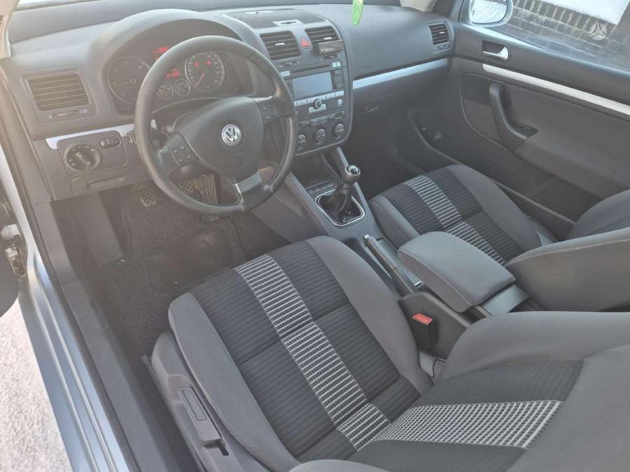 Grey Volkswagen Golf 2009 in Kaunas, with an engine capacity of 1.97 L and mileage of 285 thousand km for 1850 €, photo 19 on AUTOMOTO.COM.LV