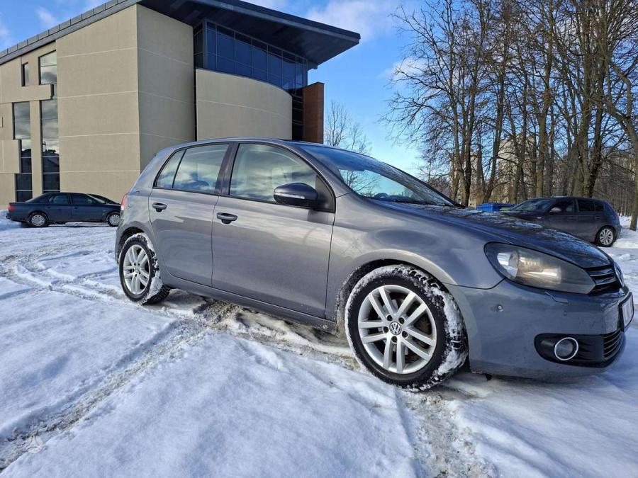 Grey Volkswagen Golf 2009 in Kaunas, with an engine capacity of 1.97 L and mileage of 243 thousand km for 3450 €, photo 1 on AUTOMOTO.COM.LV