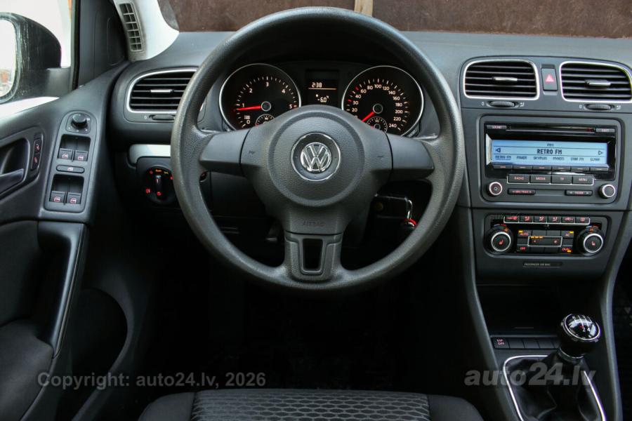 Pelēks Volkswagen Golf 2009 Viljandi, ar dzinēja tilpumu 2.00 L un nobraukumu 232 tūkst. km par 4990 €, foto 3 vietnē AUTOMOTO.COM.LV