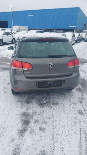 Pelēks Volkswagen Golf 2009 Marijampole, ar dzinēja tilpumu 1.60 L un nobraukumu 172 tūkst. km par 3500 €, foto 3 vietnē AUTOMOTO.COM.LV