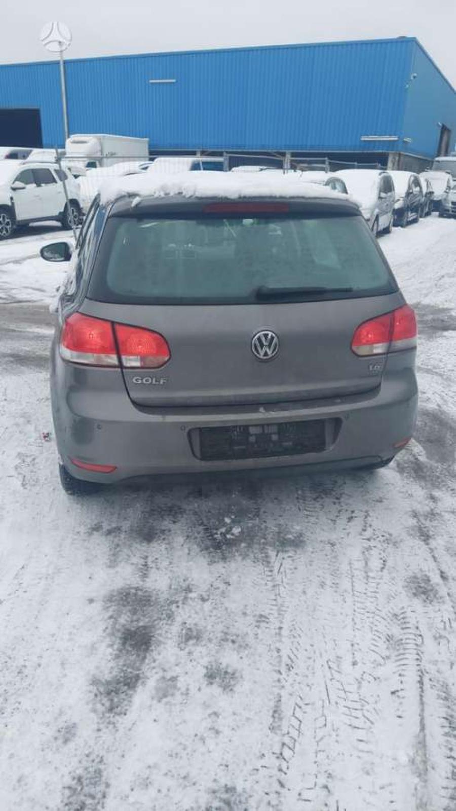 Pelēks Volkswagen Golf 2009 Marijampole, ar dzinēja tilpumu 1.60 L un nobraukumu 172 tūkst. km par 3500 €, foto 3 vietnē AUTOMOTO.COM.LV