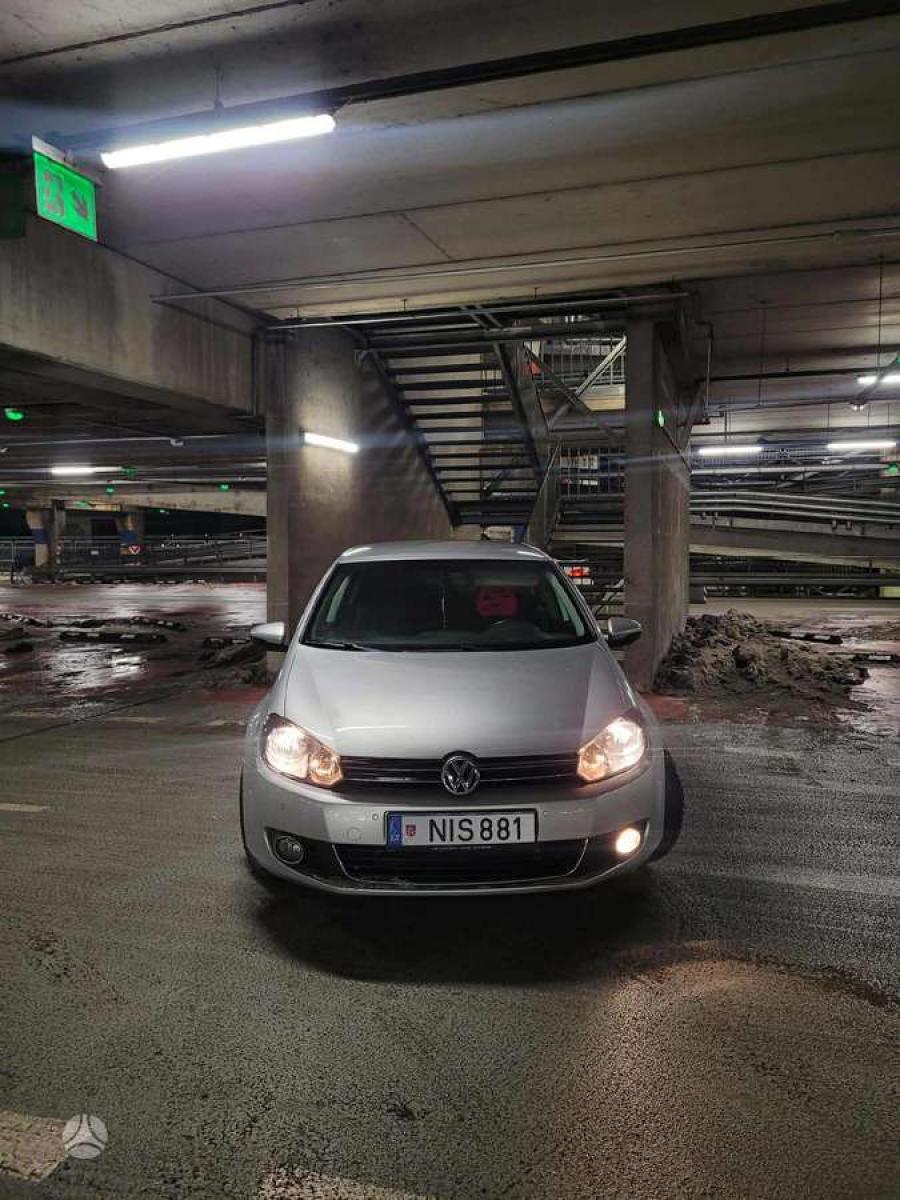 Grey Volkswagen Golf 2009 in Kaunas, with an engine capacity of 1.39 L and mileage of 286 thousand km for 499 €, photo 2 on AUTOMOTO.COM.LV