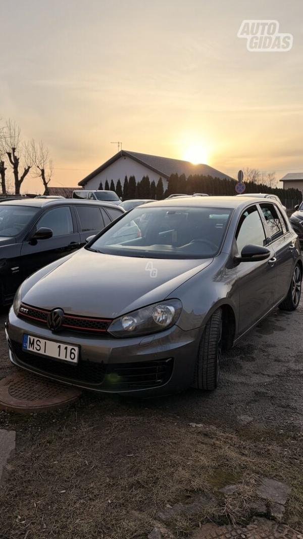 Pelēks Volkswagen Golf 2009 Marijampole, ar dzinēja tilpumu 2.00 L un nobraukumu 311 tūkst. km par 5000 €, foto 3 vietnē AUTOMOTO.COM.LV