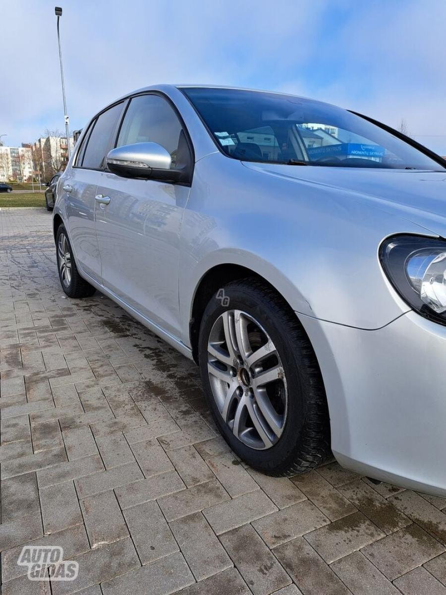 Pelēks Volkswagen Golf 2009 Telšiai, ar dzinēja tilpumu 2.00 L un nobraukumu 313 tūkst. km par 4999 €, foto 2 vietnē AUTOMOTO.COM.LV