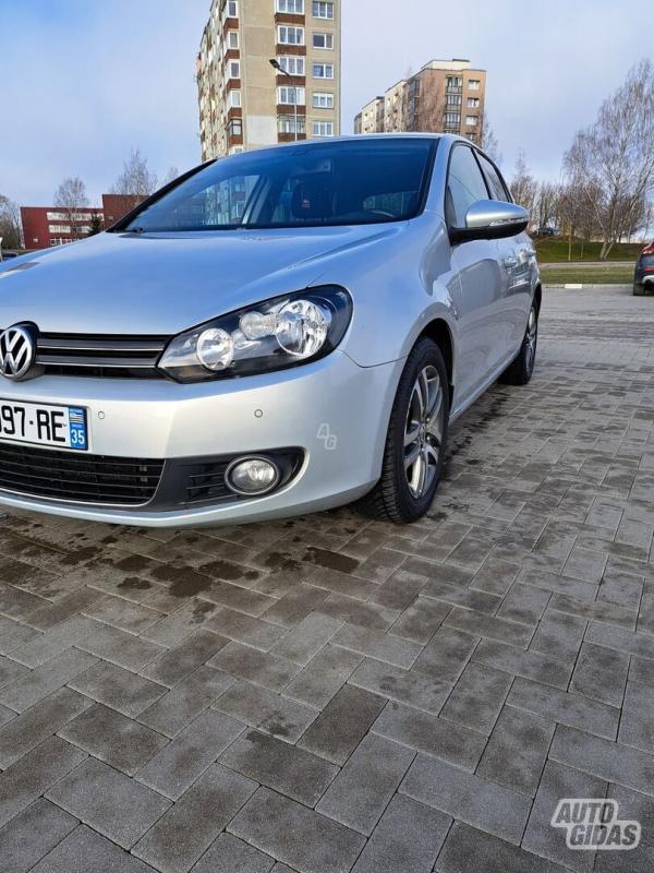 Pelēks Volkswagen Golf 2009 Telšiai, ar dzinēja tilpumu 2.00 L un nobraukumu 313 tūkst. km par 4999 €, foto 4 vietnē AUTOMOTO.COM.LV
