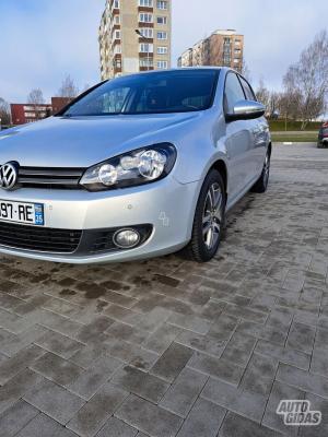 Pelēks Volkswagen Golf 2009 Telšiai, ar dzinēja tilpumu 2.00 L un nobraukumu 313 tūkst. km par 4999 €, foto 4 vietnē AUTOMOTO.COM.LV