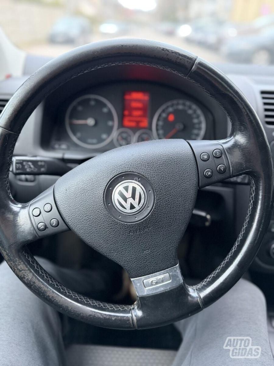 Pelēks Volkswagen Golf 2009 Kauņa, ar dzinēja tilpumu 1.90 L un nobraukumu 363 tūkst. km par 2350 €, foto 31 vietnē AUTOMOTO.COM.LV