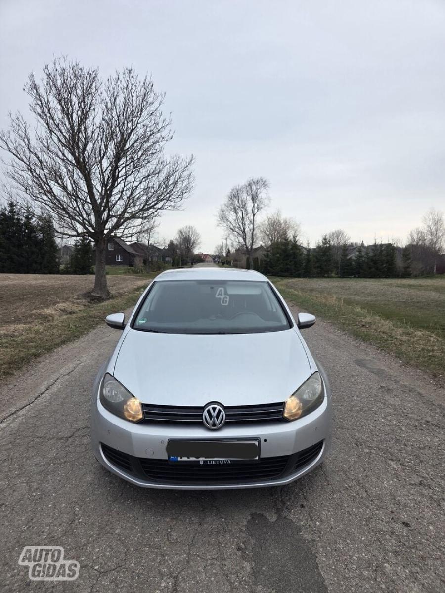 Grey Volkswagen Golf 2009 in Plunge, with an engine capacity of 2.00 L and mileage of 409 thousand km for 2499 €, photo 3 on AUTOMOTO.COM.LV