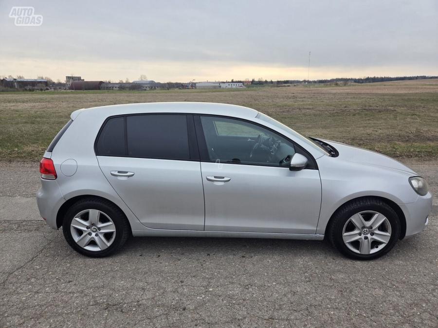 Grey Volkswagen Golf 2009 in Plunge, with an engine capacity of 2.00 L and mileage of 409 thousand km for 2499 €, photo 5 on AUTOMOTO.COM.LV