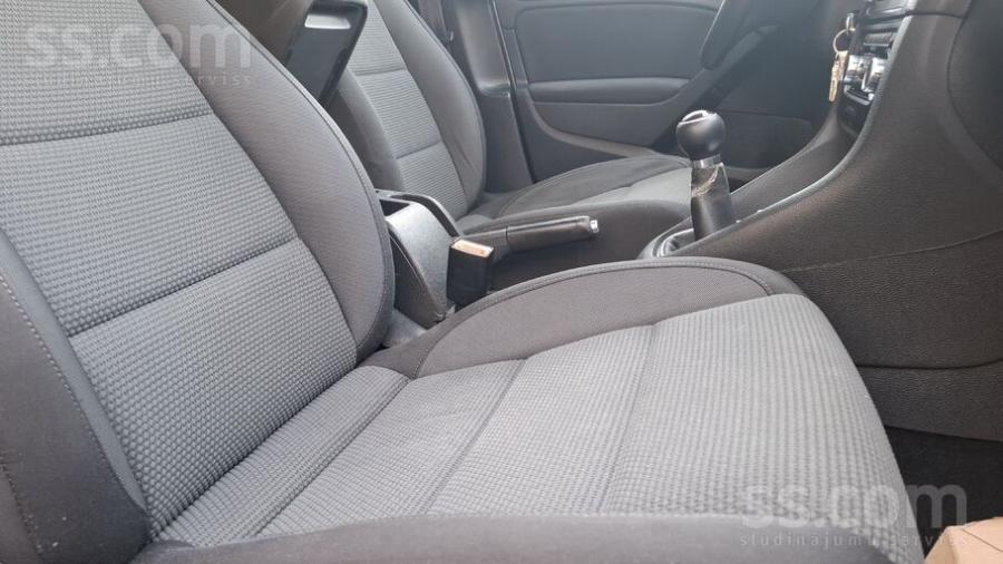 Pelēks Volkswagen Golf 2009 Daugavpils, ar dzinēja tilpumu 2.00 L un nobraukumu 370 tūkst. km par 3100 €, foto 12 vietnē AUTOMOTO.COM.LV