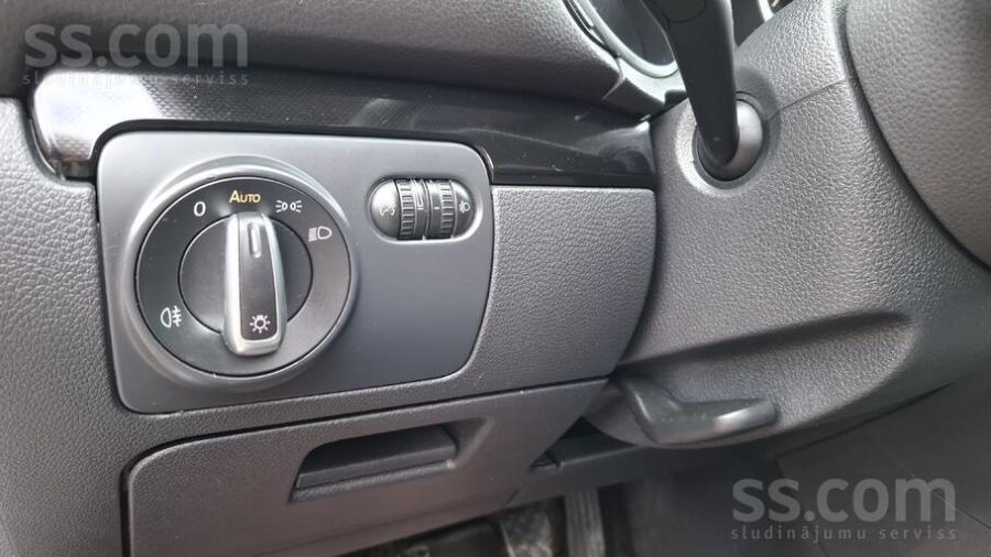 Pelēks Volkswagen Golf 2009 Daugavpils, ar dzinēja tilpumu 2.00 L un nobraukumu 370 tūkst. km par 3100 €, foto 20 vietnē AUTOMOTO.COM.LV
