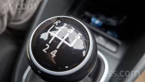 Pelēks Volkswagen Golf 2009 Daugavpils, ar dzinēja tilpumu 2.00 L un nobraukumu 370 tūkst. km par 3100 €, foto 21 vietnē AUTOMOTO.COM.LV