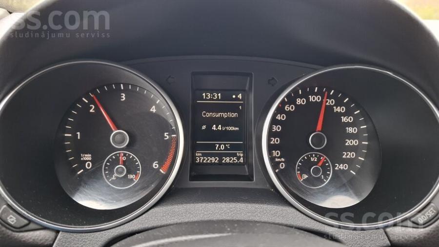 Pelēks Volkswagen Golf 2009 Daugavpils, ar dzinēja tilpumu 2.00 L un nobraukumu 370 tūkst. km par 3100 €, foto 26 vietnē AUTOMOTO.COM.LV