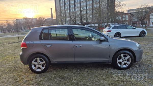 Pelēks Volkswagen Golf 2009 Liepāja, ar dzinēja tilpumu 2.00 L un nobraukumu 234 tūkst. km par 2800 €, foto 4 vietnē AUTOMOTO.COM.LV