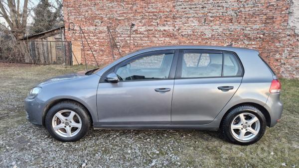 Pelēks Volkswagen Golf 2009 Liepāja, ar dzinēja tilpumu 2.00 L un nobraukumu 234 tūkst. km par 2800 €, foto 8 vietnē AUTOMOTO.COM.LV