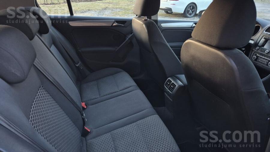 Серый Фольксваген Гольф 2009 в Лиепая, объемом двигателя 2.00 л и пробегом 234 тыс. км за 2800 €, фото 12 на AUTOMOTO.COM.LV