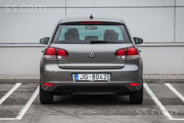 Pelēks Volkswagen Golf 2009 Rīga, ar dzinēja tilpumu 2.00 L un nobraukumu 258 tūkst. km par 5500 €, foto 5 vietnē AUTOMOTO.COM.LV