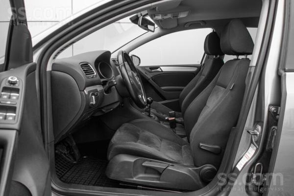 Pelēks Volkswagen Golf 2009 Rīga, ar dzinēja tilpumu 2.00 L un nobraukumu 258 tūkst. km par 5500 €, foto 9 vietnē AUTOMOTO.COM.LV