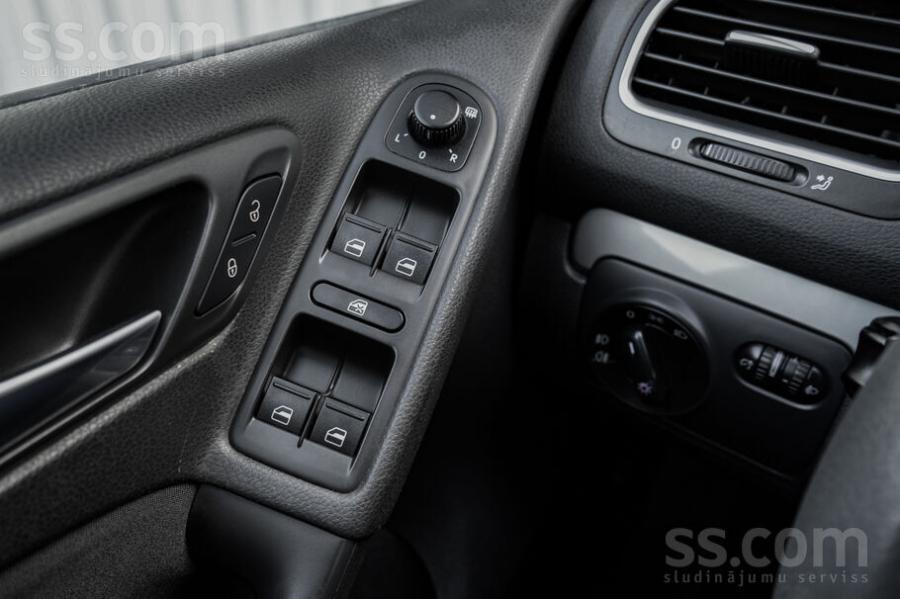 Pelēks Volkswagen Golf 2009 Ogre, ar dzinēja tilpumu 2.00 L un nobraukumu 239 tūkst. km par 5500 €, foto 17 vietnē AUTOMOTO.COM.LV