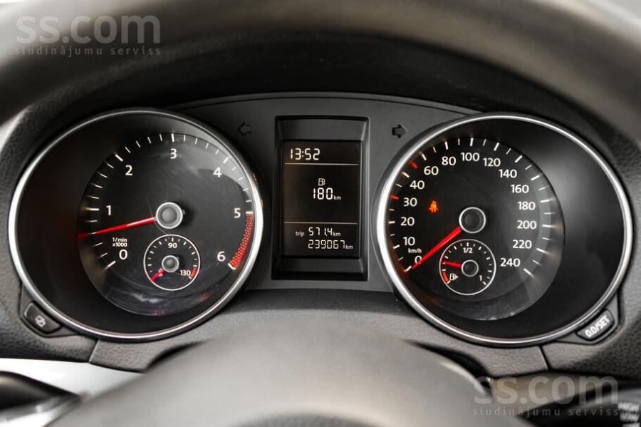 Pelēks Volkswagen Golf 2009 Ogre, ar dzinēja tilpumu 2.00 L un nobraukumu 239 tūkst. km par 5500 €, foto 18 vietnē AUTOMOTO.COM.LV