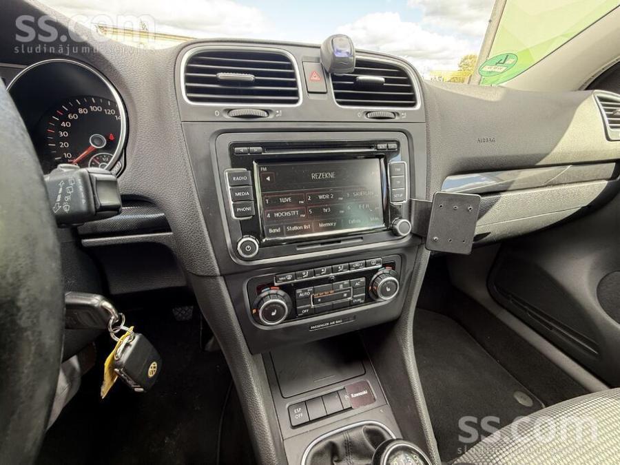 Grey Volkswagen Golf 2009 in Ludza, with an engine capacity of 2.00 L and mileage of 264 thousand km for 4950 €, photo 15 on AUTOMOTO.COM.LV