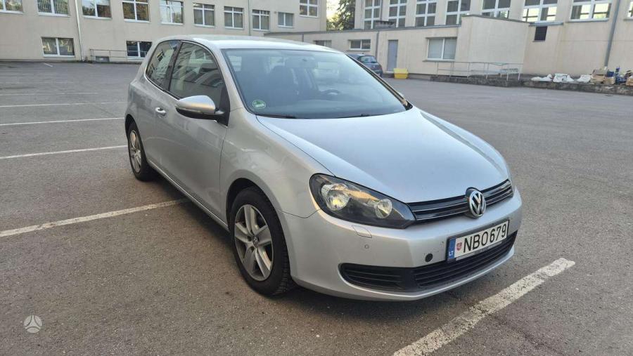 Pelēks Volkswagen Golf 2009 Kauņa, ar dzinēja tilpumu 1.97 L un nobraukumu 325 tūkst. km par 2650 €, foto 3 vietnē AUTOMOTO.COM.LV
