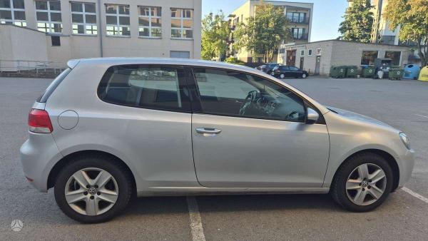 Pelēks Volkswagen Golf 2009 Kauņa, ar dzinēja tilpumu 1.97 L un nobraukumu 325 tūkst. km par 2650 €, foto 3 vietnē AUTOMOTO.COM.LV