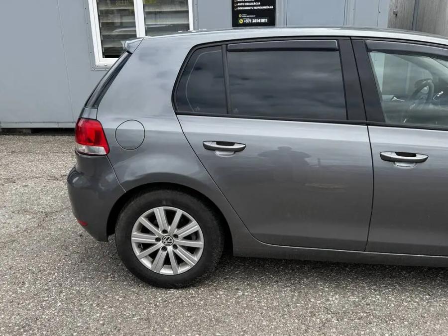Grey Volkswagen Golf 2009 in Daugavpils, with an engine capacity of 2.00 L and mileage of 396 thousand km for 3200 €, photo 8 on AUTOMOTO.COM.LV