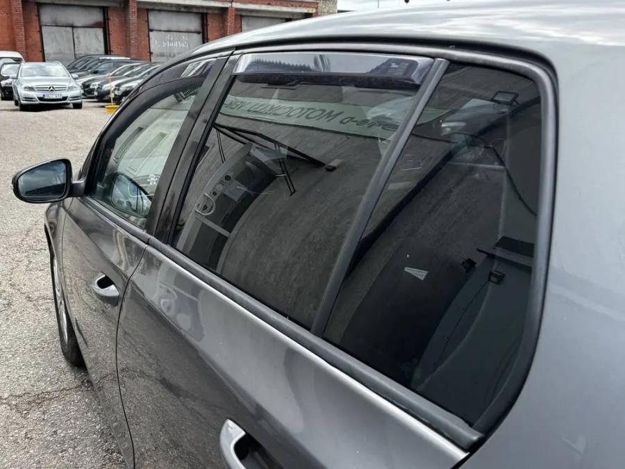 Grey Volkswagen Golf 2009 in Daugavpils, with an engine capacity of 2.00 L and mileage of 396 thousand km for 3200 €, photo 9 on AUTOMOTO.COM.LV