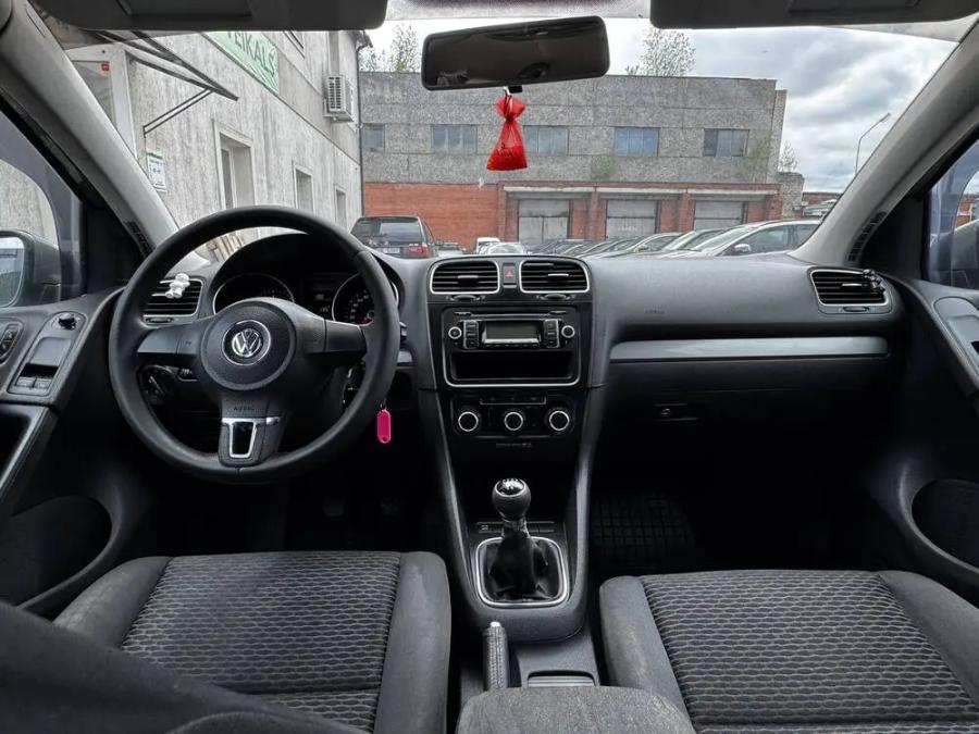 Grey Volkswagen Golf 2009 in Daugavpils, with an engine capacity of 2.00 L and mileage of 396 thousand km for 3200 €, photo 10 on AUTOMOTO.COM.LV