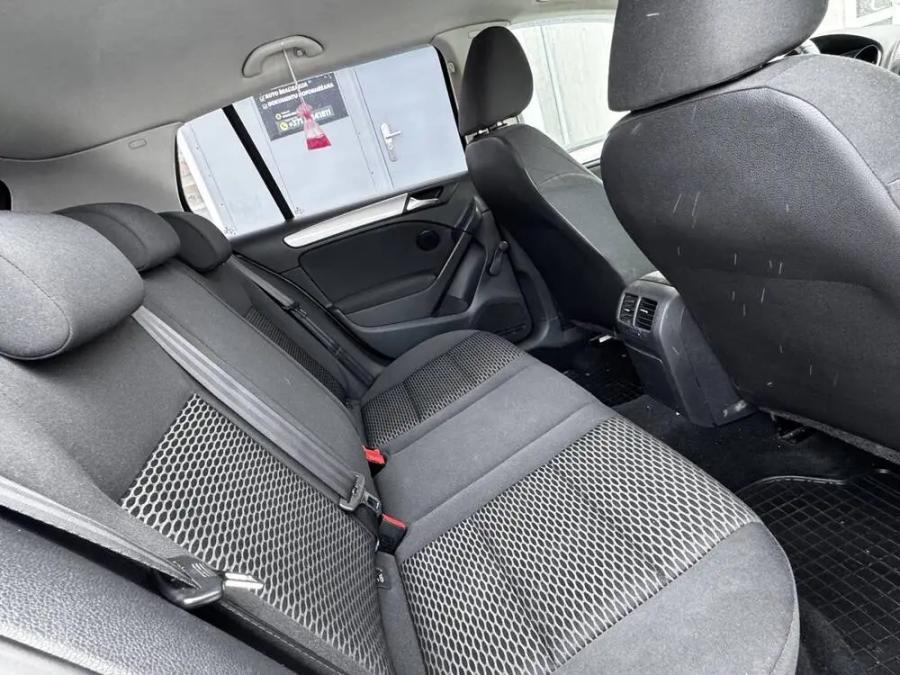 Grey Volkswagen Golf 2009 in Daugavpils, with an engine capacity of 2.00 L and mileage of 396 thousand km for 3200 €, photo 13 on AUTOMOTO.COM.LV