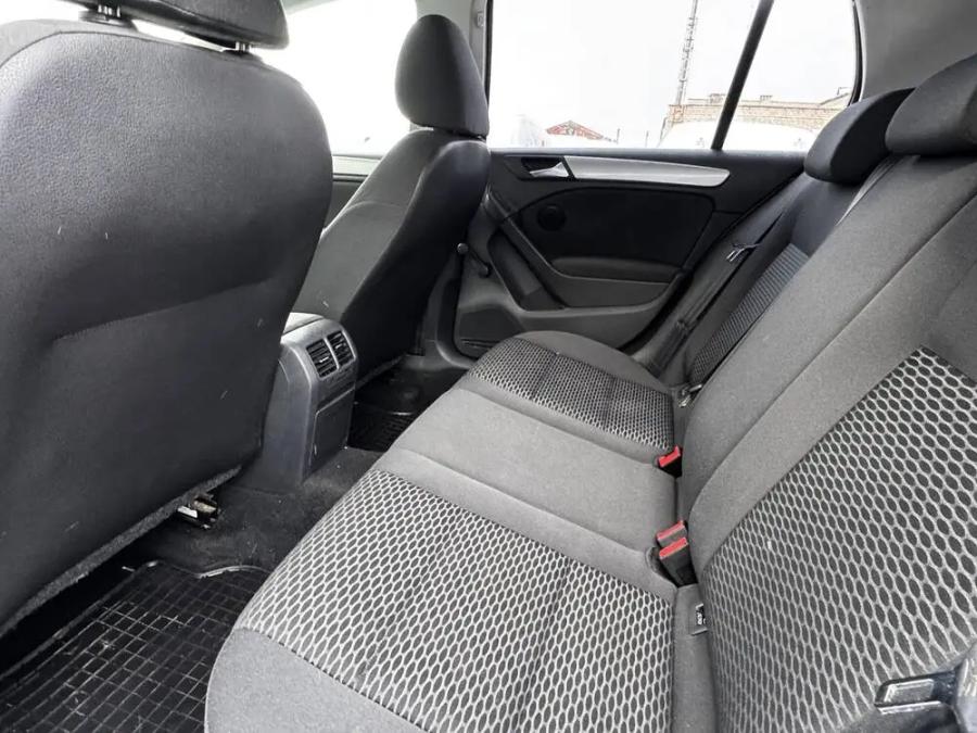 Grey Volkswagen Golf 2009 in Daugavpils, with an engine capacity of 2.00 L and mileage of 396 thousand km for 3200 €, photo 15 on AUTOMOTO.COM.LV