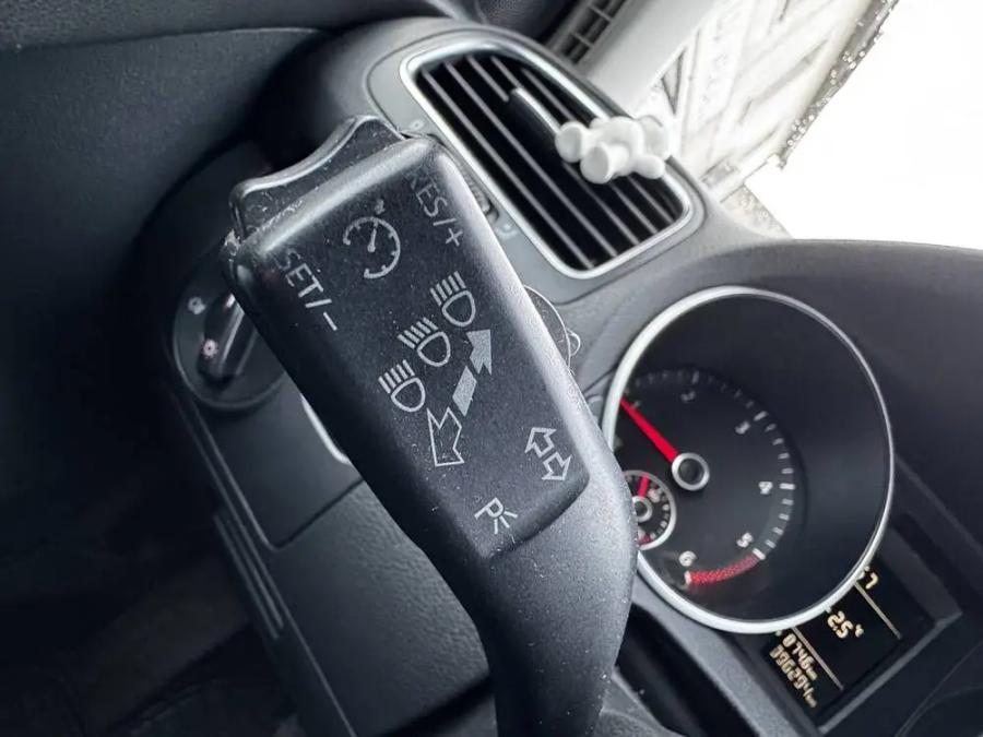 Grey Volkswagen Golf 2009 in Daugavpils, with an engine capacity of 2.00 L and mileage of 396 thousand km for 3200 €, photo 17 on AUTOMOTO.COM.LV