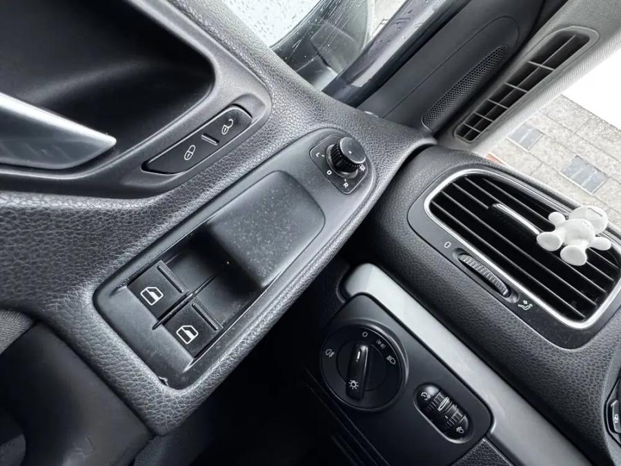 Grey Volkswagen Golf 2009 in Daugavpils, with an engine capacity of 2.00 L and mileage of 396 thousand km for 3200 €, photo 18 on AUTOMOTO.COM.LV