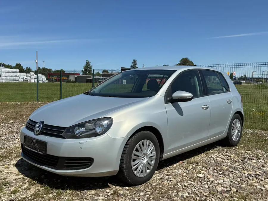 Pelēks Volkswagen Golf 2009 Saldus, ar dzinēja tilpumu 2.00 L un nobraukumu 241 tūkst. km par 5400 €, foto 1 vietnē AUTOMOTO.COM.LV