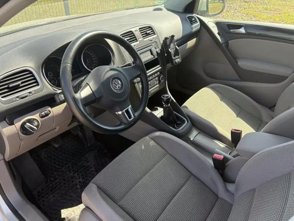 Grey Volkswagen Golf 2009 in Saldus, with an engine capacity of 2.00 L and mileage of 241 thousand km for 5400 €, photo 7 on AUTOMOTO.COM.LV