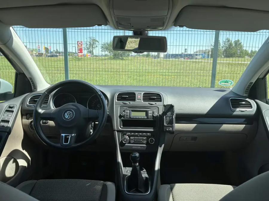 Pelēks Volkswagen Golf 2009 Saldus, ar dzinēja tilpumu 2.00 L un nobraukumu 241 tūkst. km par 5400 €, foto 12 vietnē AUTOMOTO.COM.LV
