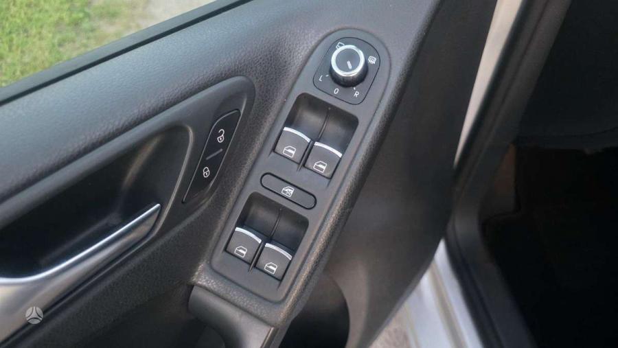 Pelēks Volkswagen Golf 2009 Kauņa, ar dzinēja tilpumu 1.97 L un nobraukumu 270 tūkst. km par 3750 €, foto 16 vietnē AUTOMOTO.COM.LV