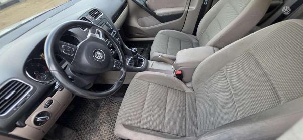 Grey Volkswagen Golf 2009 in Taurage, with an engine capacity of 1.39 L and mileage of 229 thousand km for 1600 €, photo 4 on AUTOMOTO.COM.LV