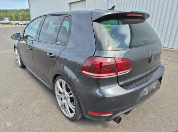 Grey Volkswagen Golf 2009 in Kaunas, with an engine capacity of 1.98 L and mileage of 217 thousand km for 8150 €, photo 3 on AUTOMOTO.COM.LV