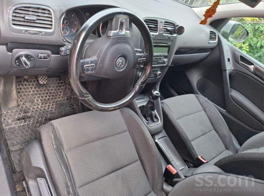Grey Volkswagen Golf 2009 in Riga, with an engine capacity of 1.90 L and mileage of 344 thousand km for 2400 €, photo 4 on AUTOMOTO.COM.LV