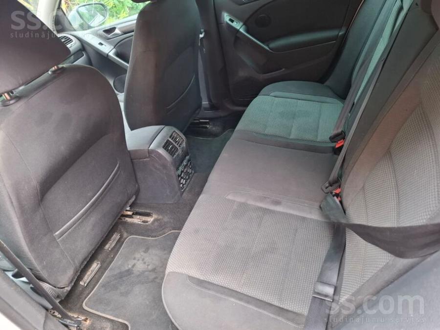 Grey Volkswagen Golf 2009 in Riga, with an engine capacity of 1.90 L and mileage of 344 thousand km for 2400 €, photo 6 on AUTOMOTO.COM.LV