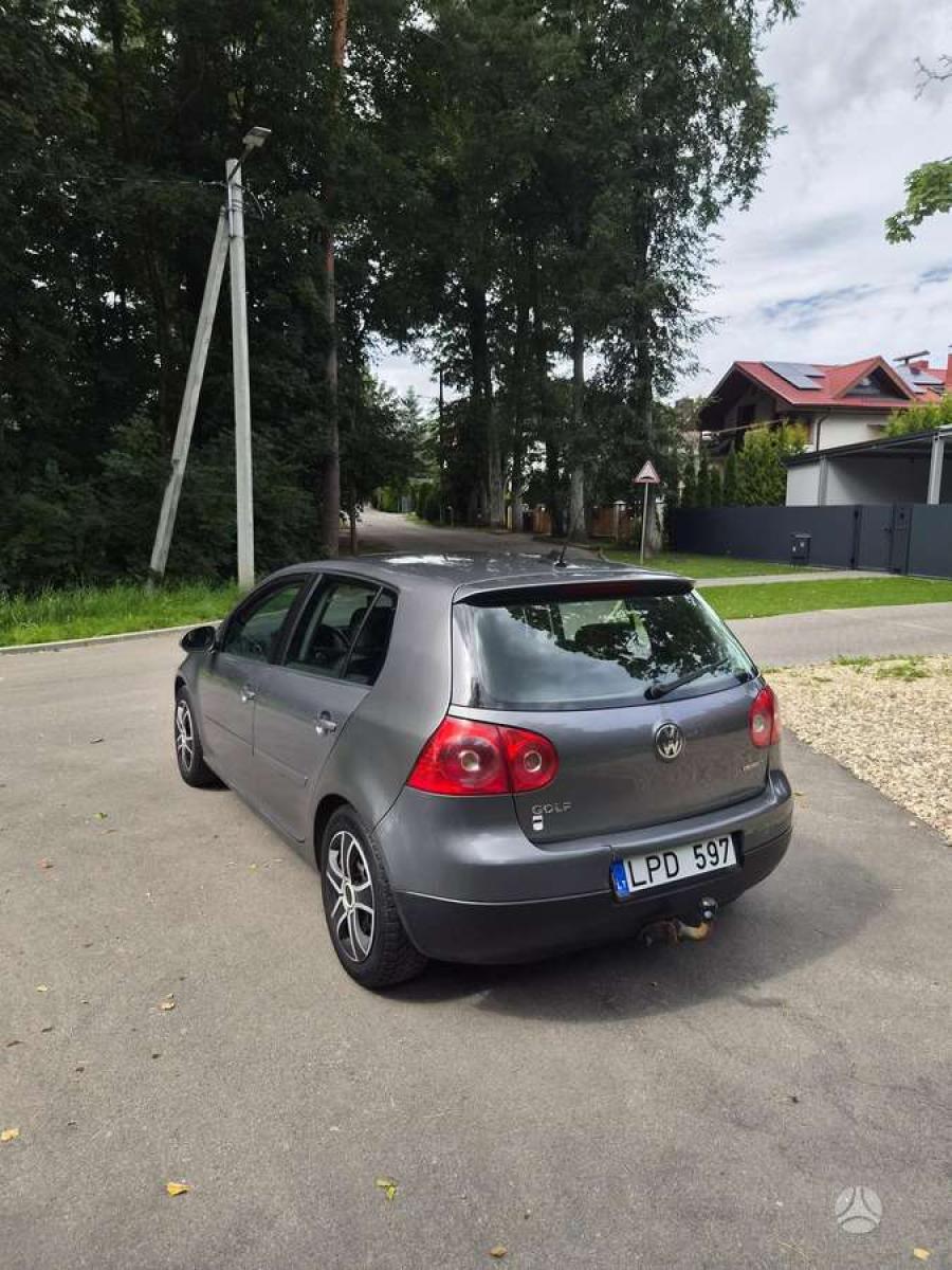 Grey Volkswagen Golf 2009 in Vilnius, with an engine capacity of 1.90 L and mileage of 296 thousand km for 1750 €, photo 8 on AUTOMOTO.COM.LV