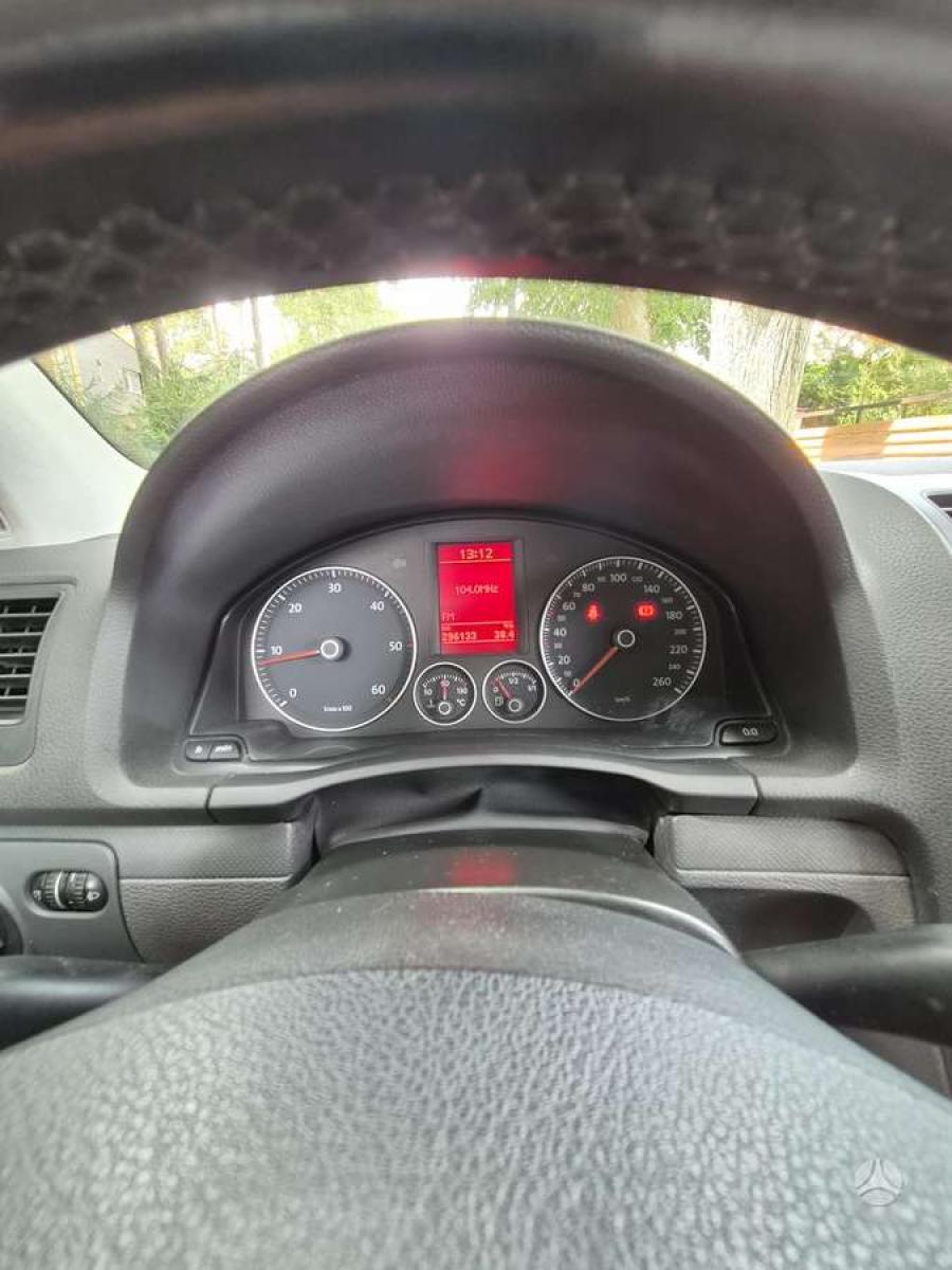 Grey Volkswagen Golf 2009 in Vilnius, with an engine capacity of 1.90 L and mileage of 296 thousand km for 1750 €, photo 11 on AUTOMOTO.COM.LV