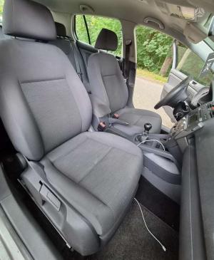 Grey Volkswagen Golf 2009 in Vilnius, with an engine capacity of 1.90 L and mileage of 296 thousand km for 1750 €, photo 15 on AUTOMOTO.COM.LV