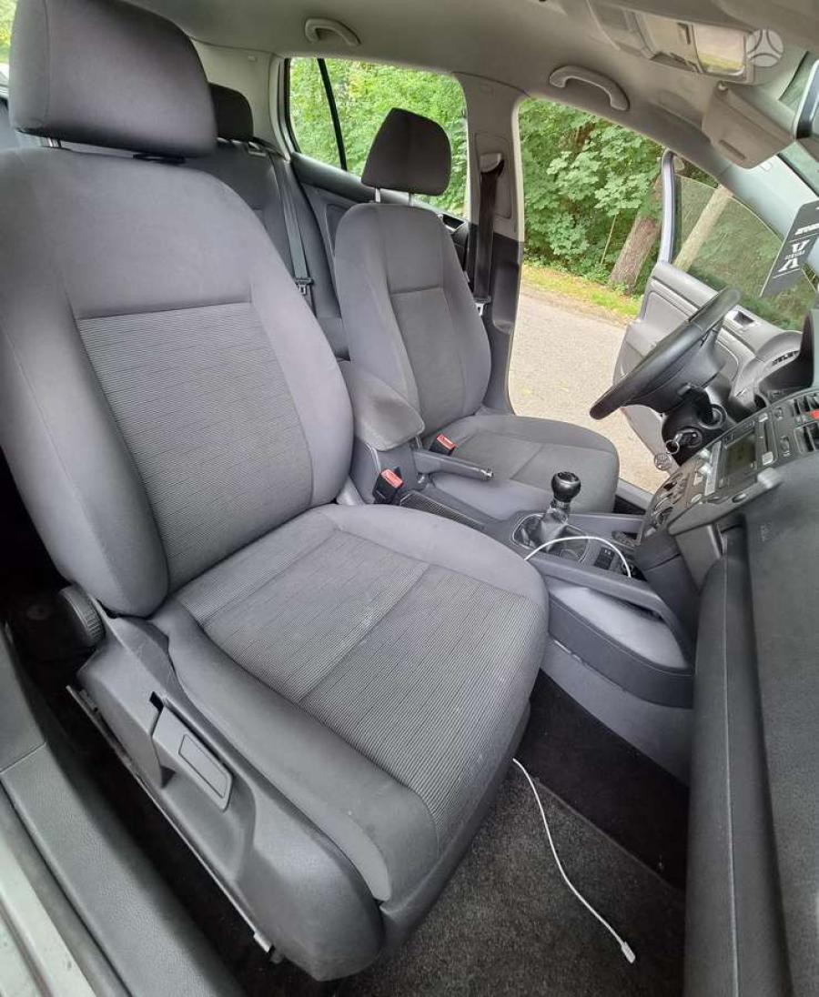 Grey Volkswagen Golf 2009 in Vilnius, with an engine capacity of 1.90 L and mileage of 296 thousand km for 1750 €, photo 15 on AUTOMOTO.COM.LV
