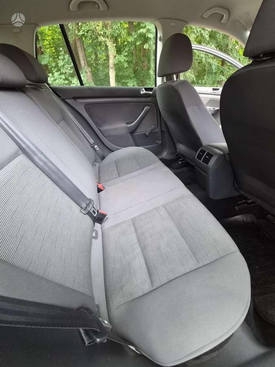 Grey Volkswagen Golf 2009 in Vilnius, with an engine capacity of 1.90 L and mileage of 296 thousand km for 1750 €, photo 16 on AUTOMOTO.COM.LV
